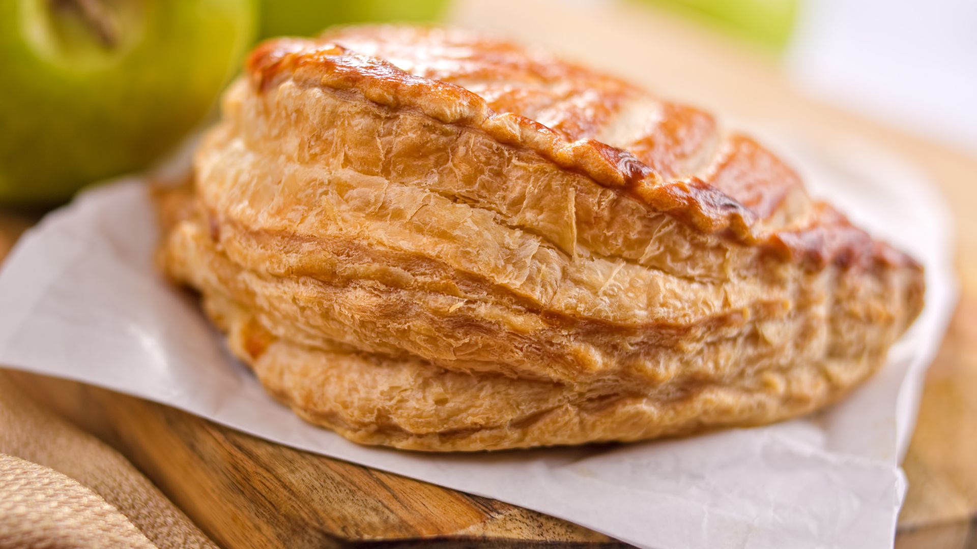 Comment faire un chausson aux pommes ? - Boulangerie Pâtisserie La ...